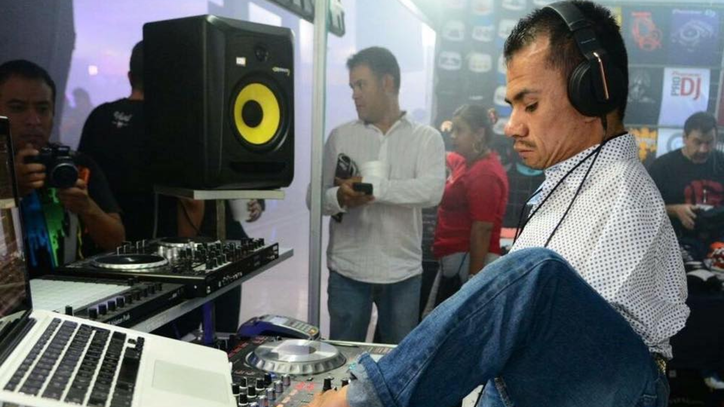 Cristopher Tronco, el nadador que trabajó como DJ para competir en ...